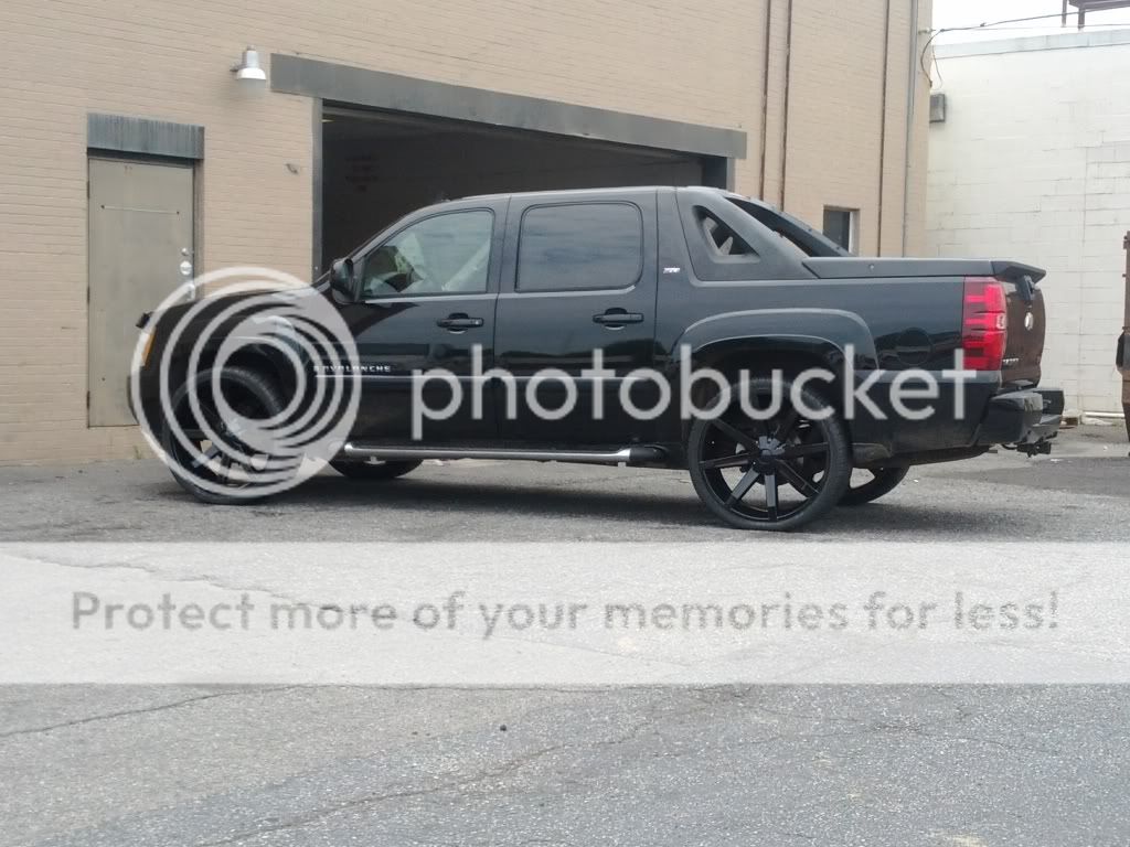 Just put on my 26's With 305s | Chevy Avalanche Fan Club of North America